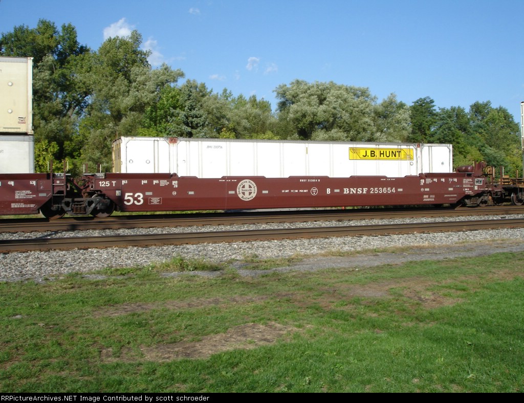 BNSF 253654B Double Stackcar w/JBHU Container #200756 EB